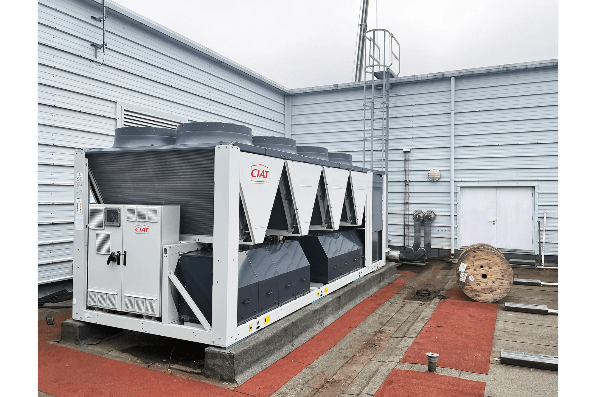 CIAT ultra-low noise R-32 chiller installed at Craigavon area hospital ...